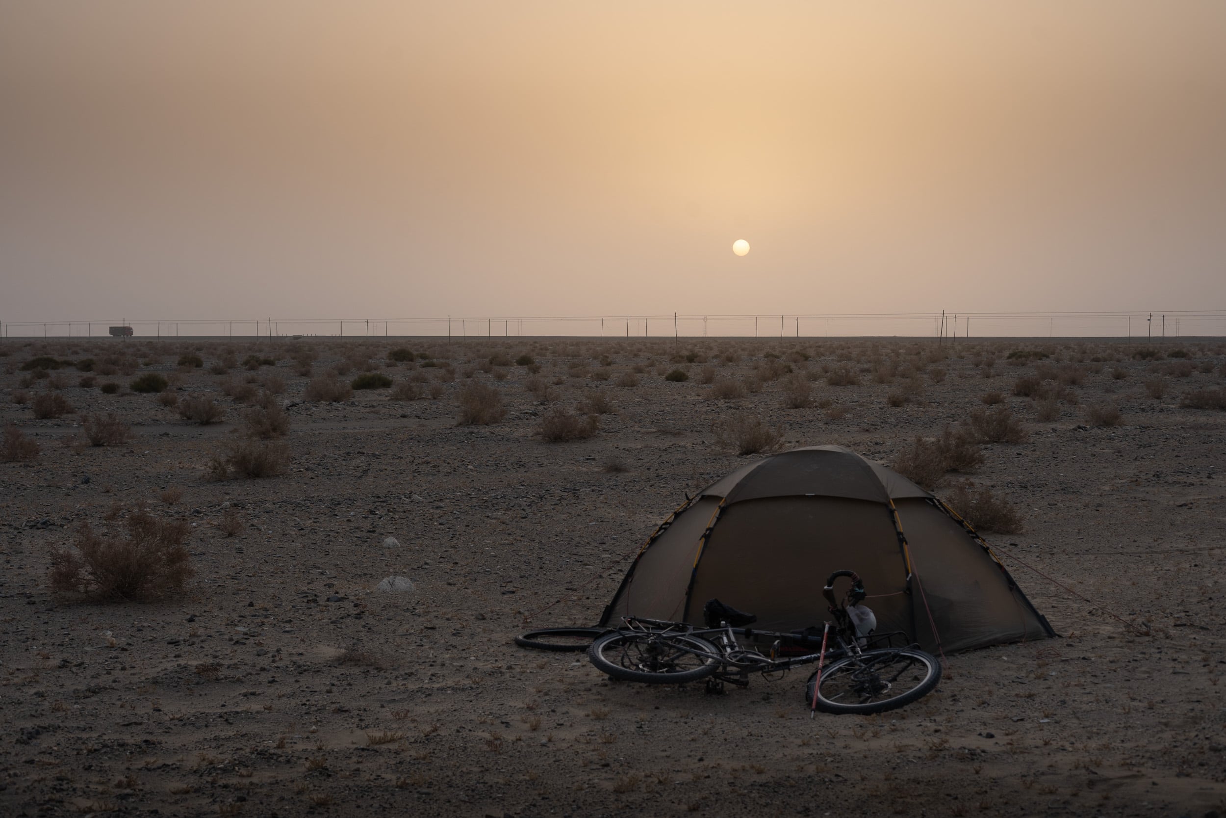 Cycling the Taklamakan desert - cycle touring China